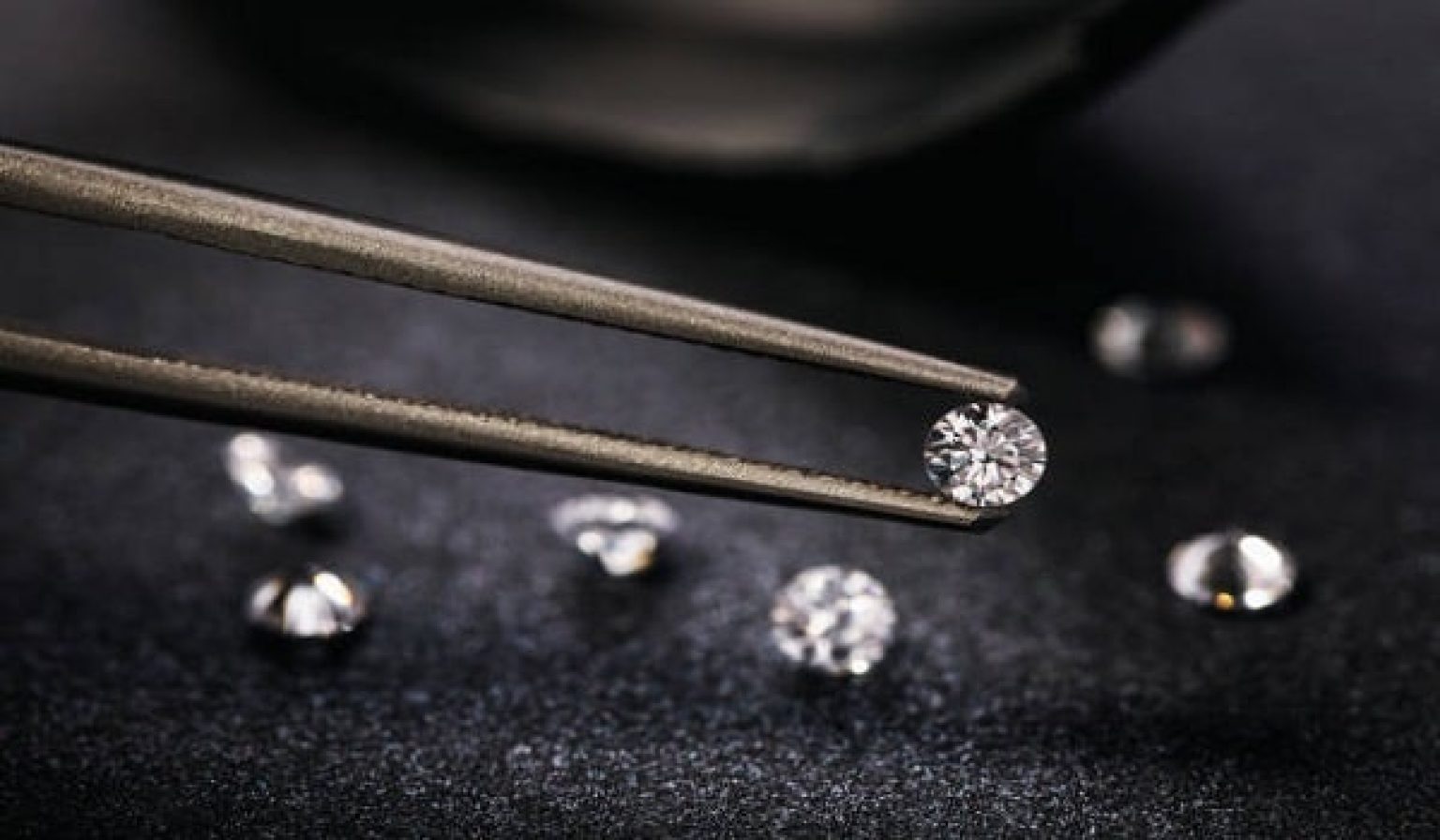 The Artistry of Man-Made Diamonds | Hi-End
